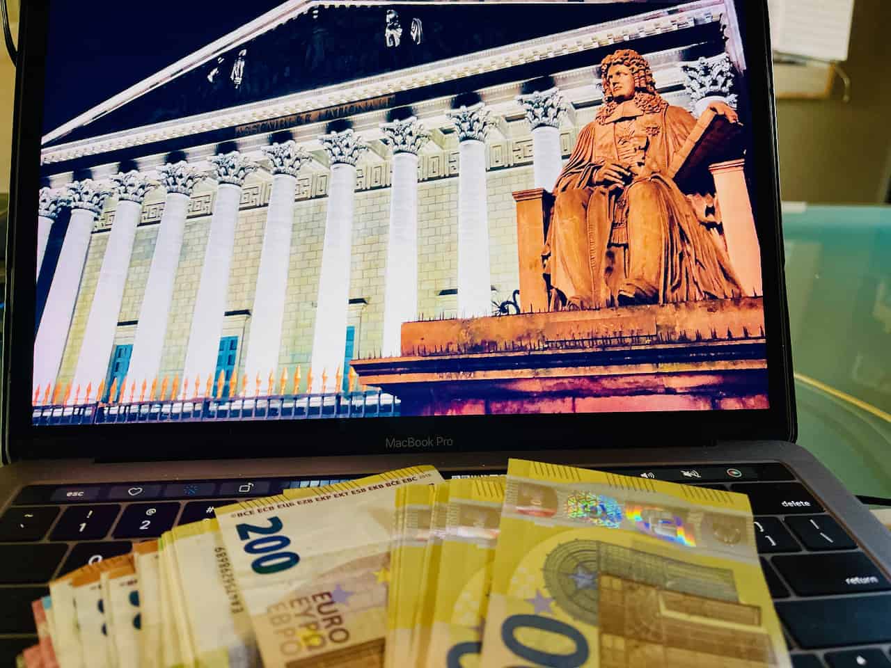 French Crowdfunding Passes The €2 Billion Mark | Crowdfund Insider