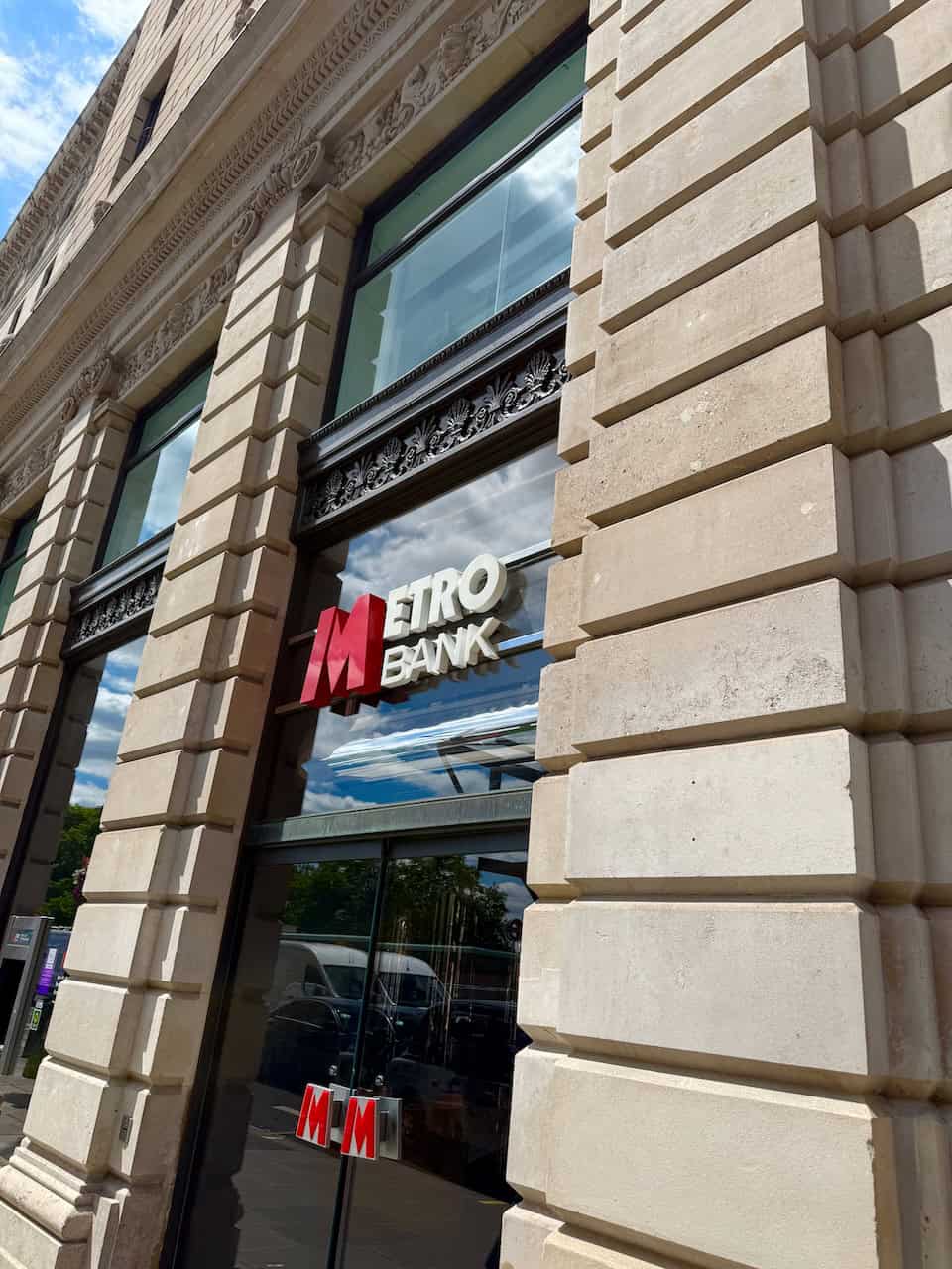 UK's Metro Bank Resolves Long-Standing Dispute Over Coin-Counting Tech ...